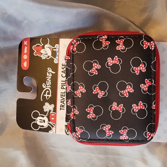 Disney | Bath & Body | Minnie Travel Pill Case W Inside Container ...